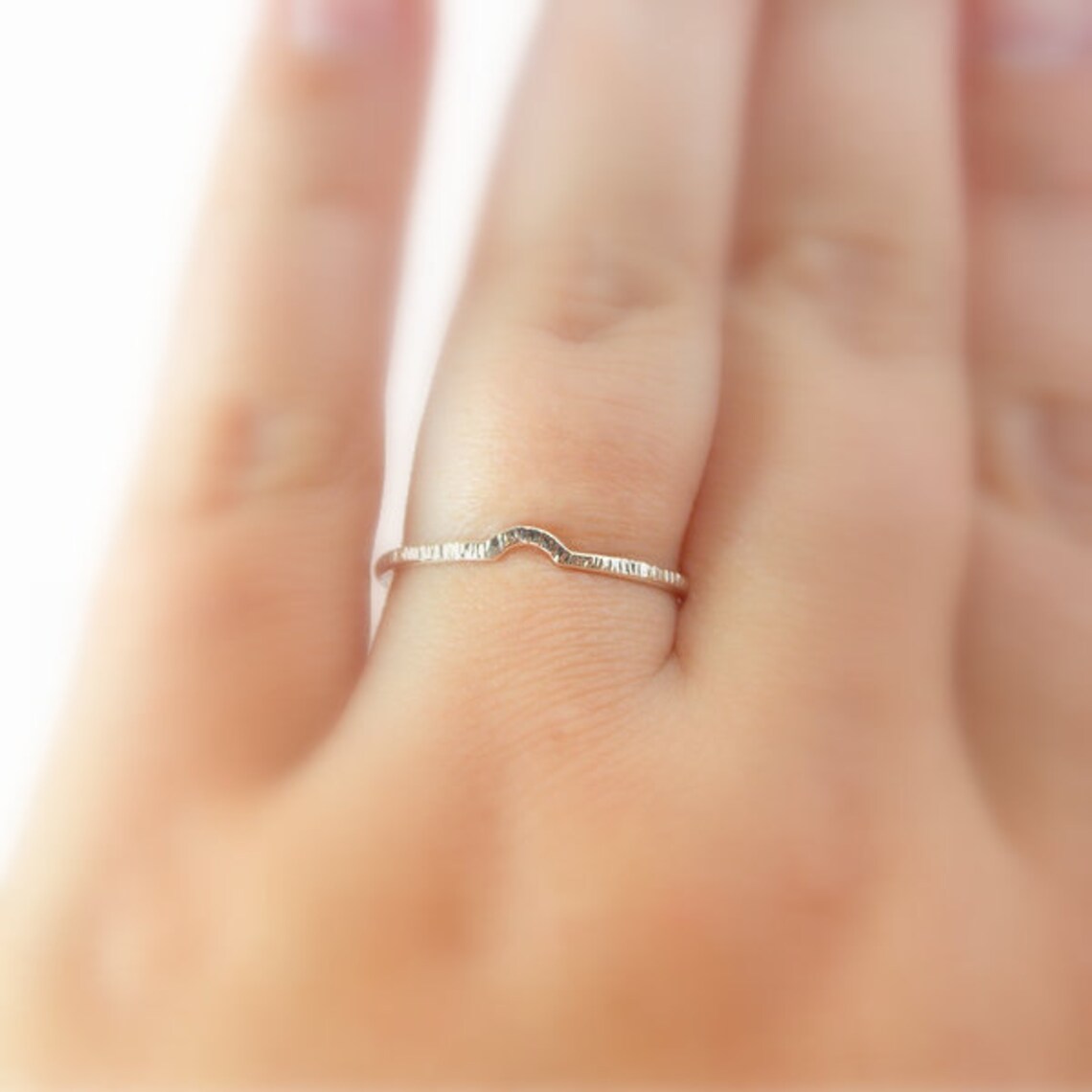 Hatched Curved Stacking Ring: Line Textured Ring Dainty Ring - Etsy