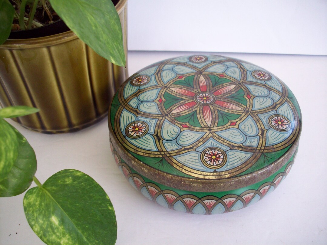 Pretty Vintage Round Tin / Storage Container With Colorful Circle ...