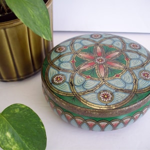 Pretty Vintage Round Tin / Storage Container With Colorful Circle ...