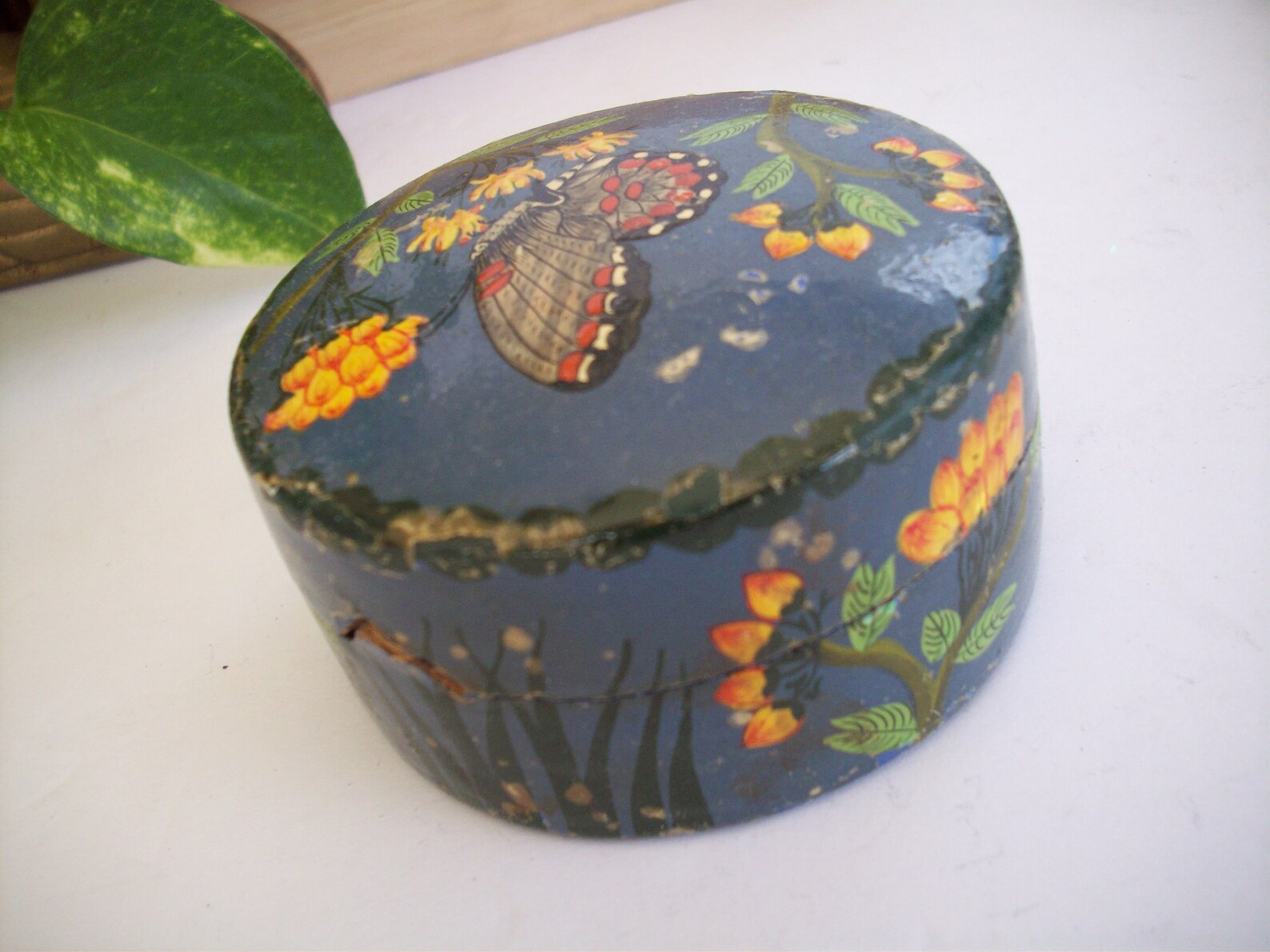 Vintage Round Lacquerware Wooden Box With Flowers and a Pretty - Etsy