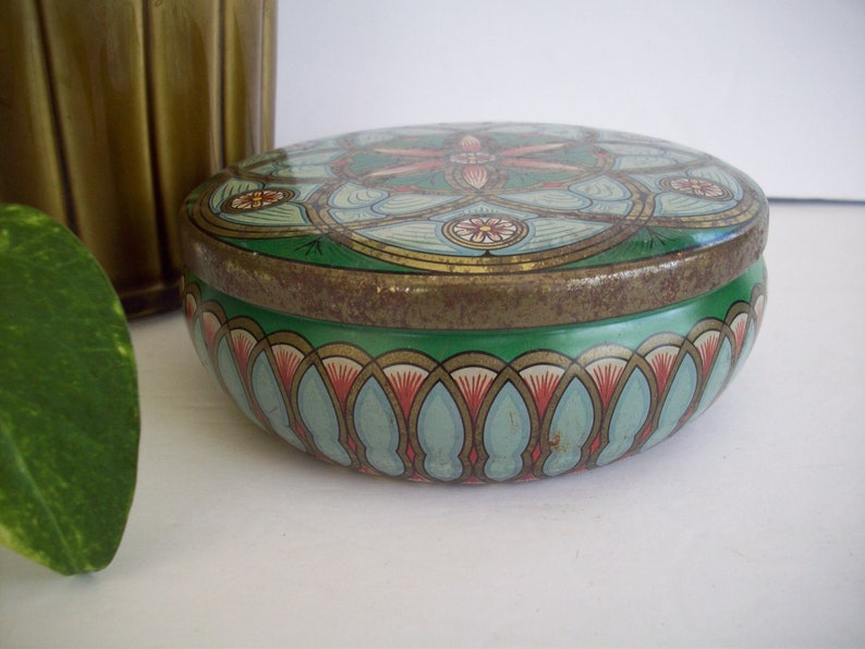 Pretty Vintage Round Tin / Storage Container With Colorful Circle ...