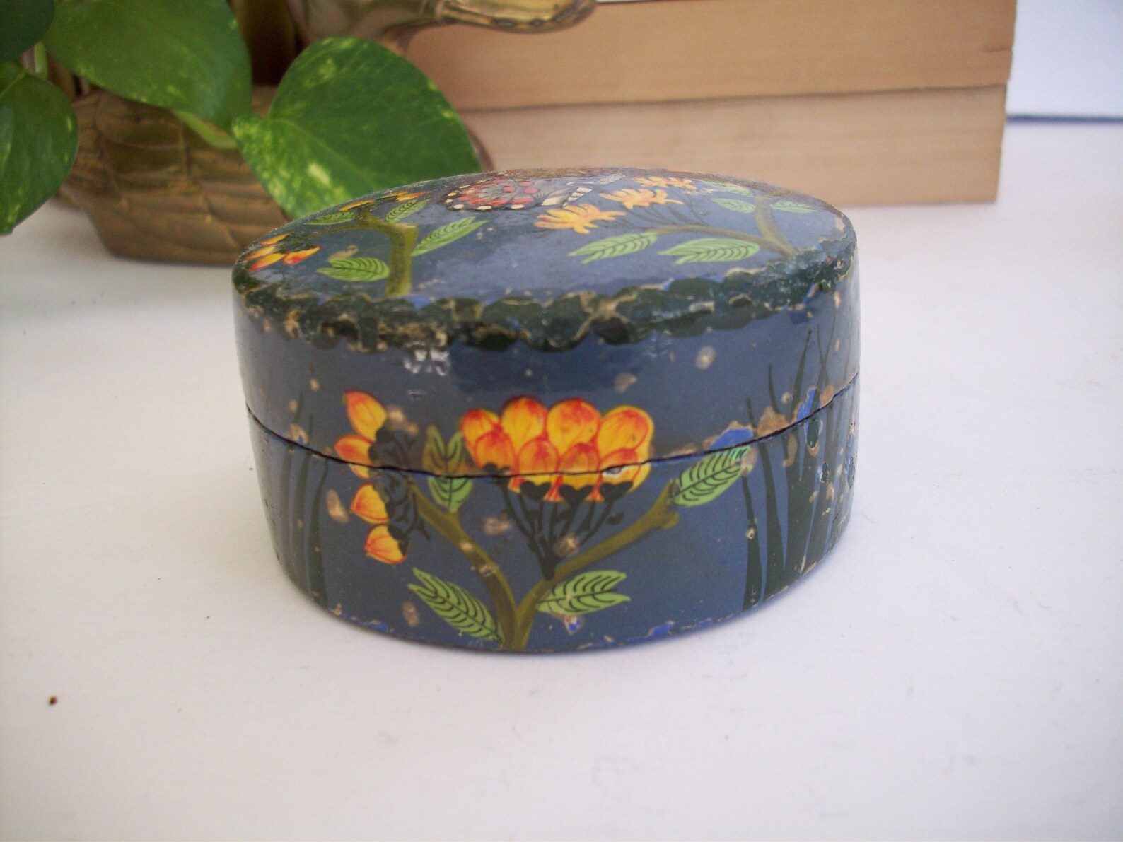 Vintage Round Lacquerware Wooden Box With Flowers and a Pretty - Etsy
