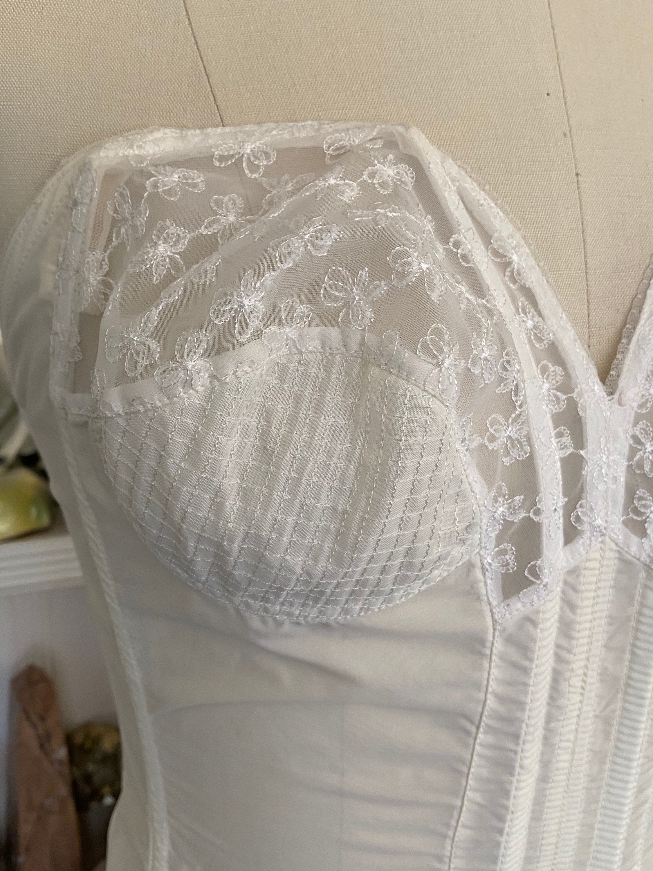 Gay-life Bullet Bustier Pin up Corset Cream 34 Vintage Deep V Formfit ...