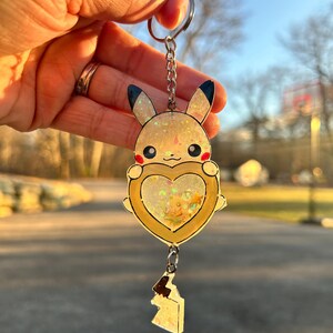 Pokémon Glitter Pikachu Shaker Keychain - Etsy