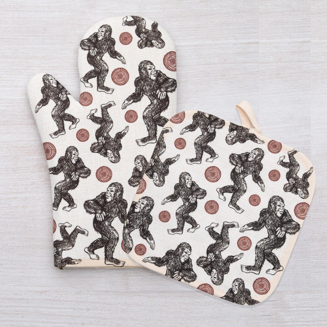 Sasquatch Oven Mitt + Pot Holder Set - Bigfoot Kitchen Decor ...