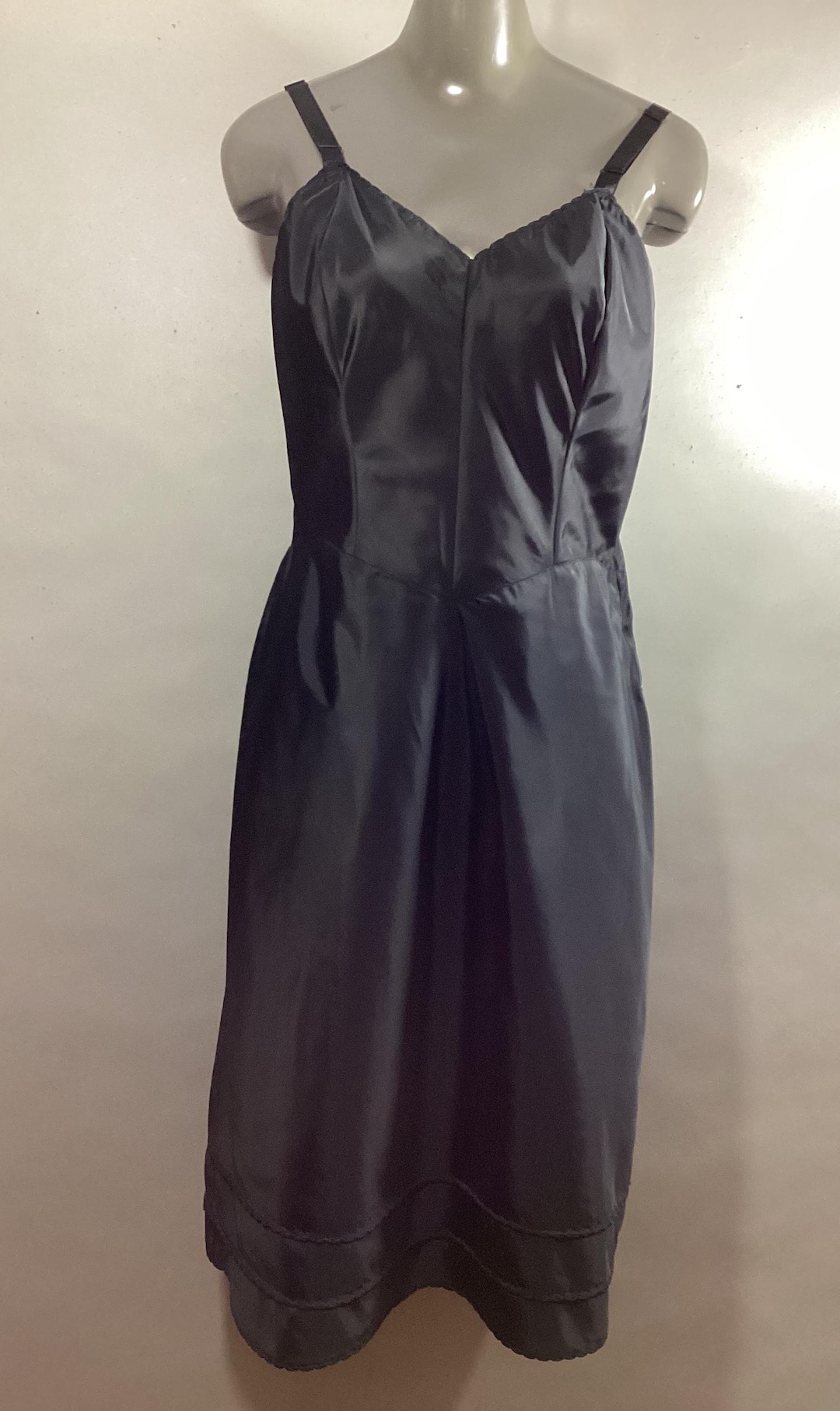 Vintage 1950s Black Taffeta Slip, Side Metal Zipper, Adj Straps, Black ...