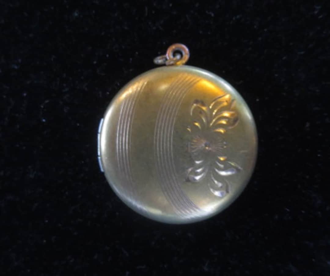 Vintage 1950's Round Hinged Locket, by Laanora, Dull Gold Finish, Good ...