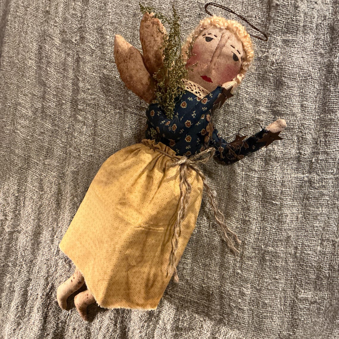 Primitive Angel With Rusty Braided Wire Halo, Holding Star Garland ...