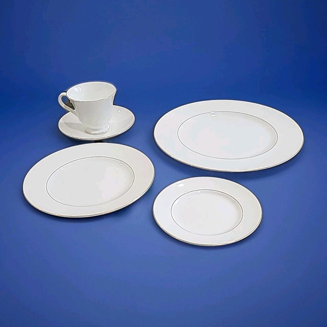 Gorgeous Wedgwood, Signet Gold, Bone China Tea and Dinning Set (5pcs ...