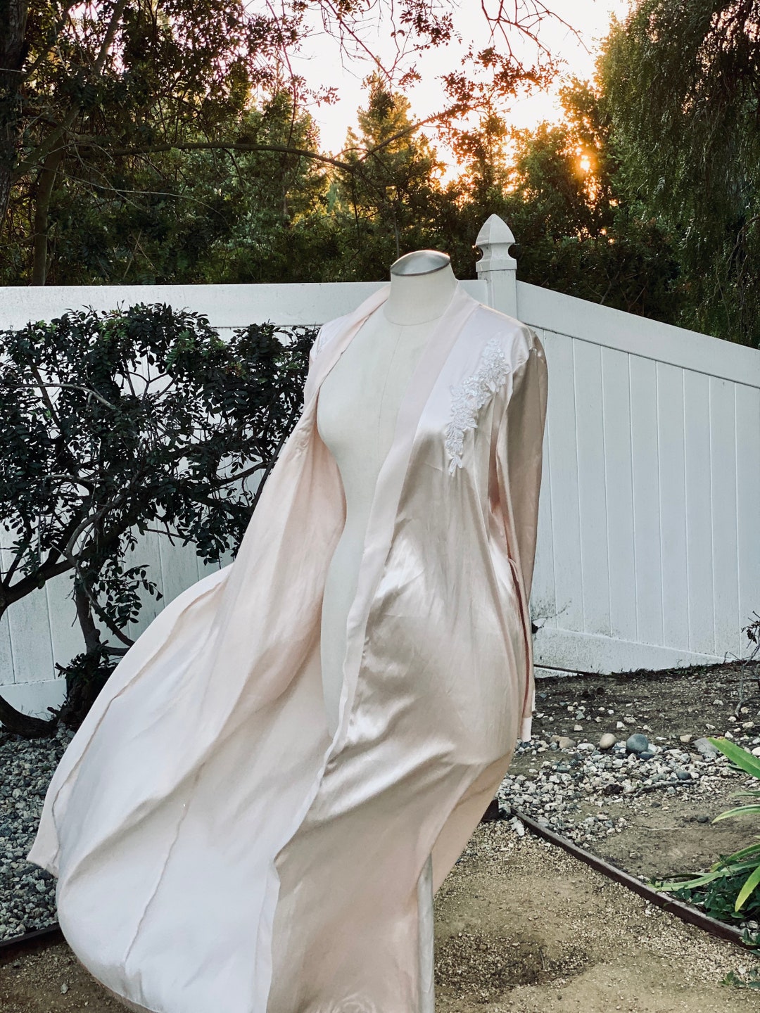 Vintage Muted Rose Pink Silky Floor-length Robe Elegant Appliqué Size ...