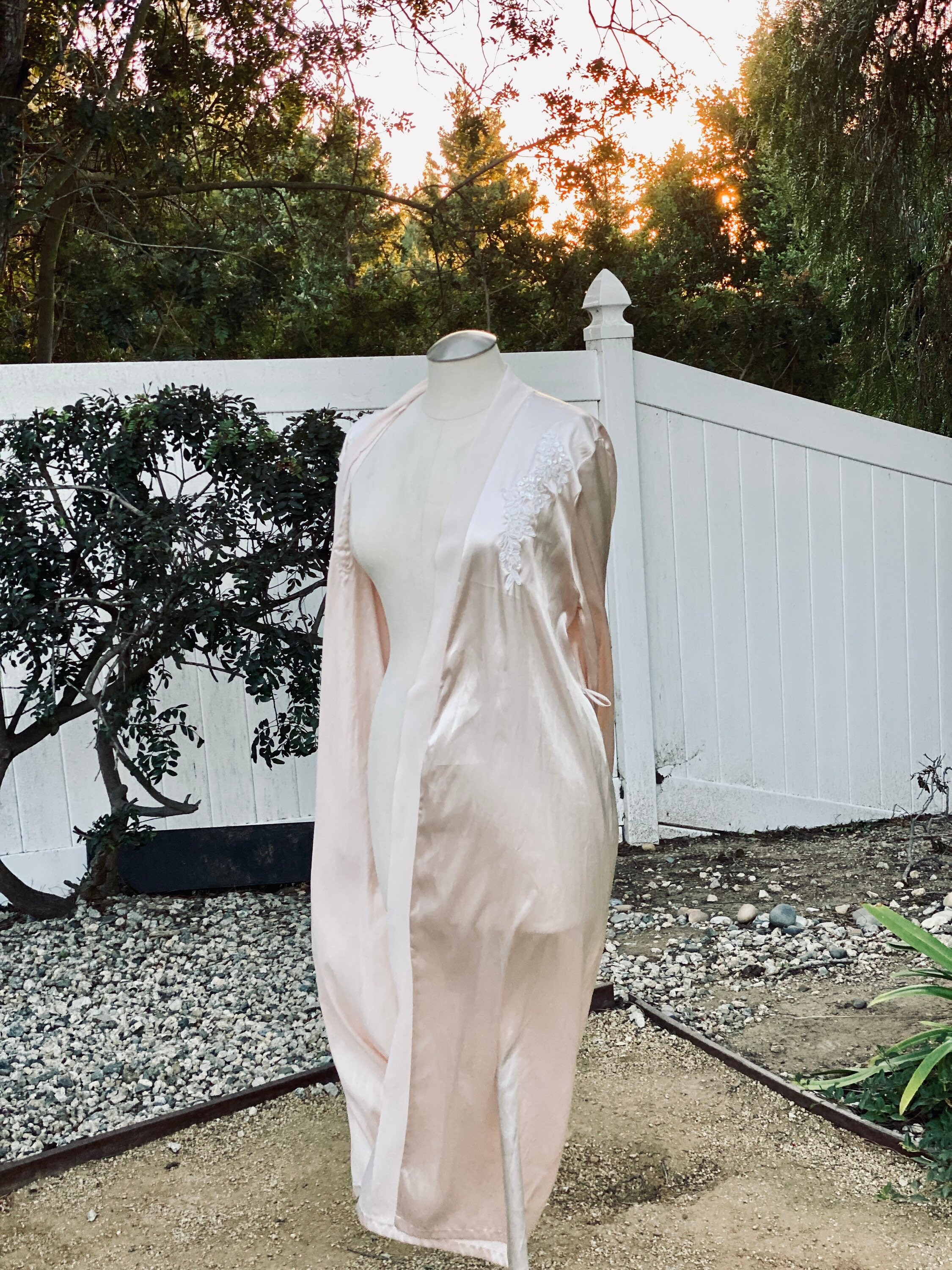 Vintage Muted Rose Pink Silky Floor-length Robe - Elegant Appliqué ...