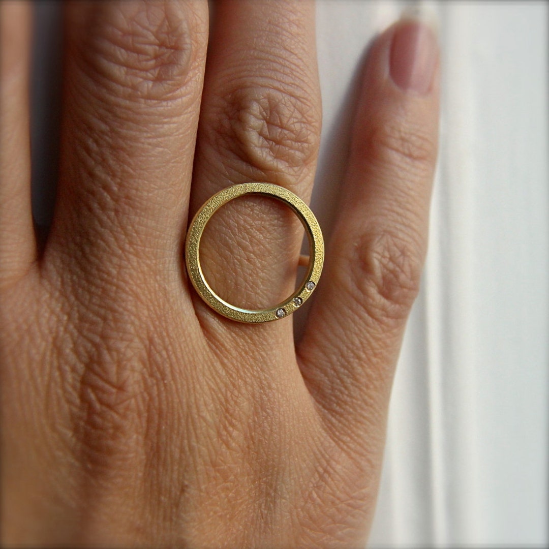 Ring O in 18kt Gold With 3 Diamonds - Etsy UK