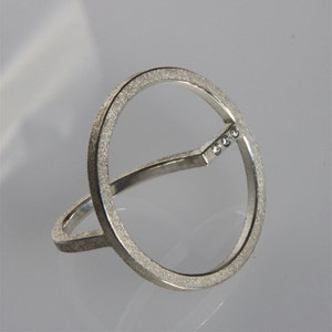 Ring O,Q in Sterling Silver With 3 Diamonds - Etsy Israel