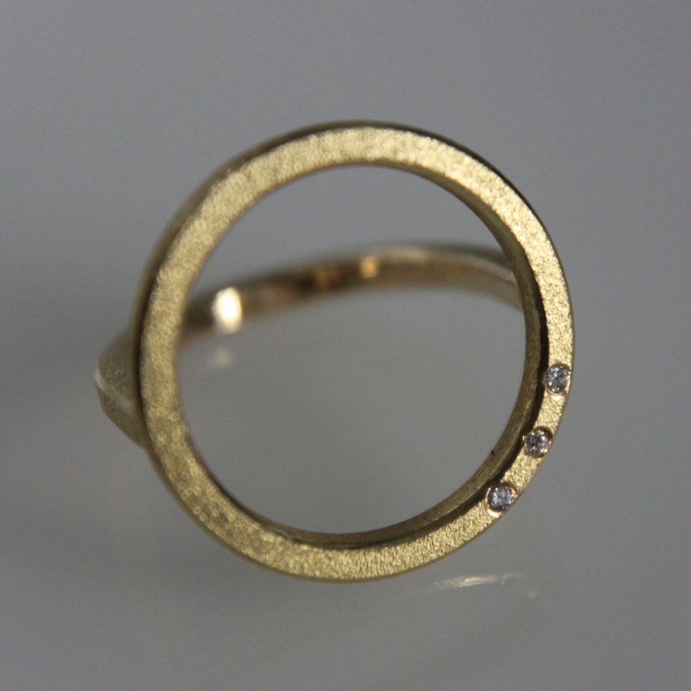 Ring O in 18kt Gold With 3 Diamonds - Etsy UK