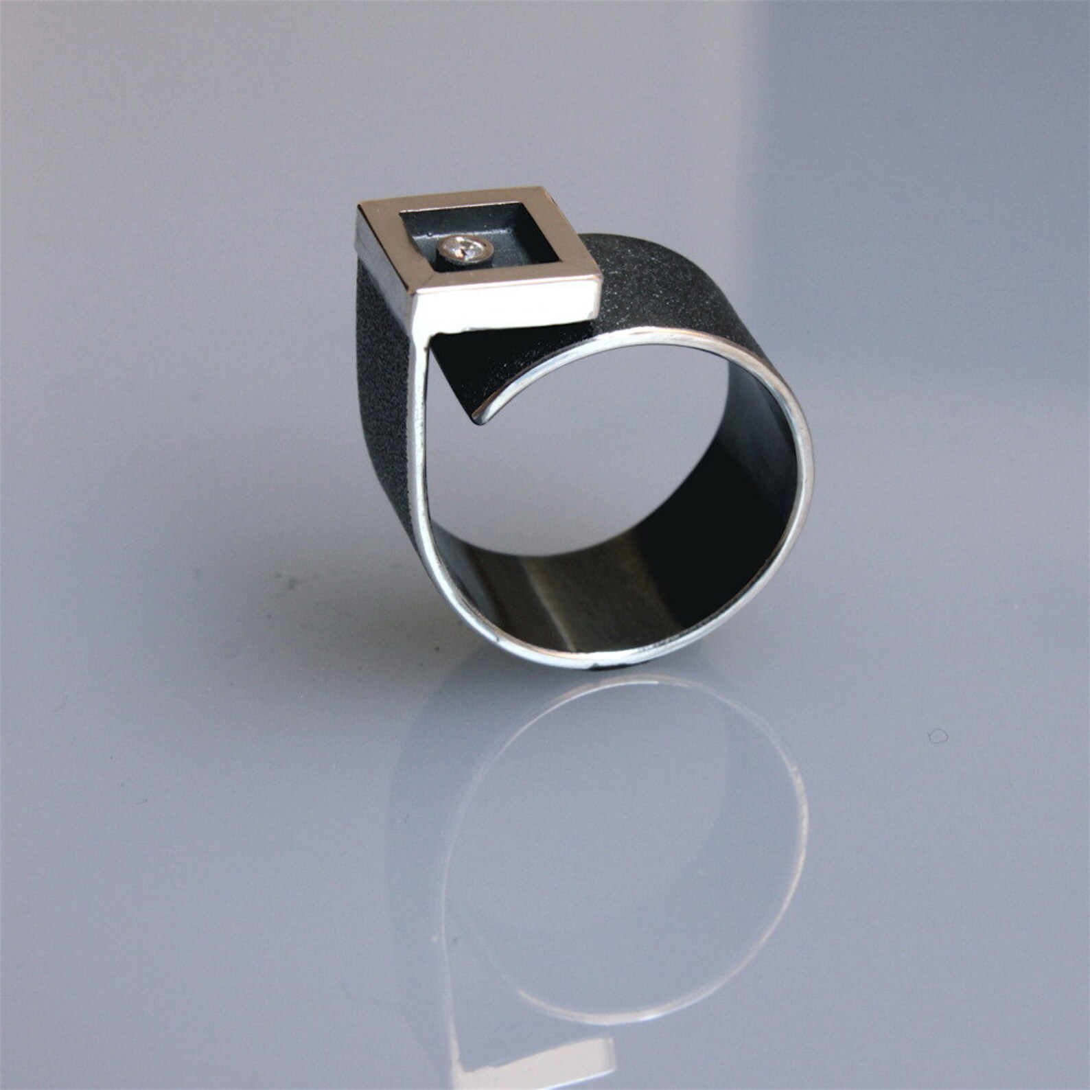 Contemporary Ring "morningstar" in Oxidated Silver With Diamond - Etsy