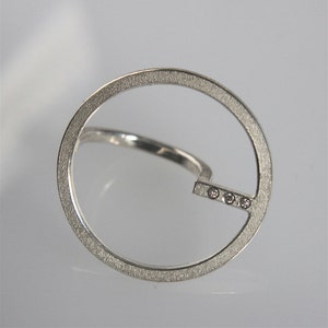 Ring O,Q in Sterling Silver With 3 Diamonds - Etsy Israel