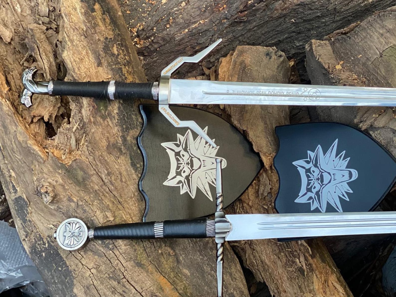 Witcher Sword Set: Steel Replicas - Geralt of Rivia - Cosplay ...