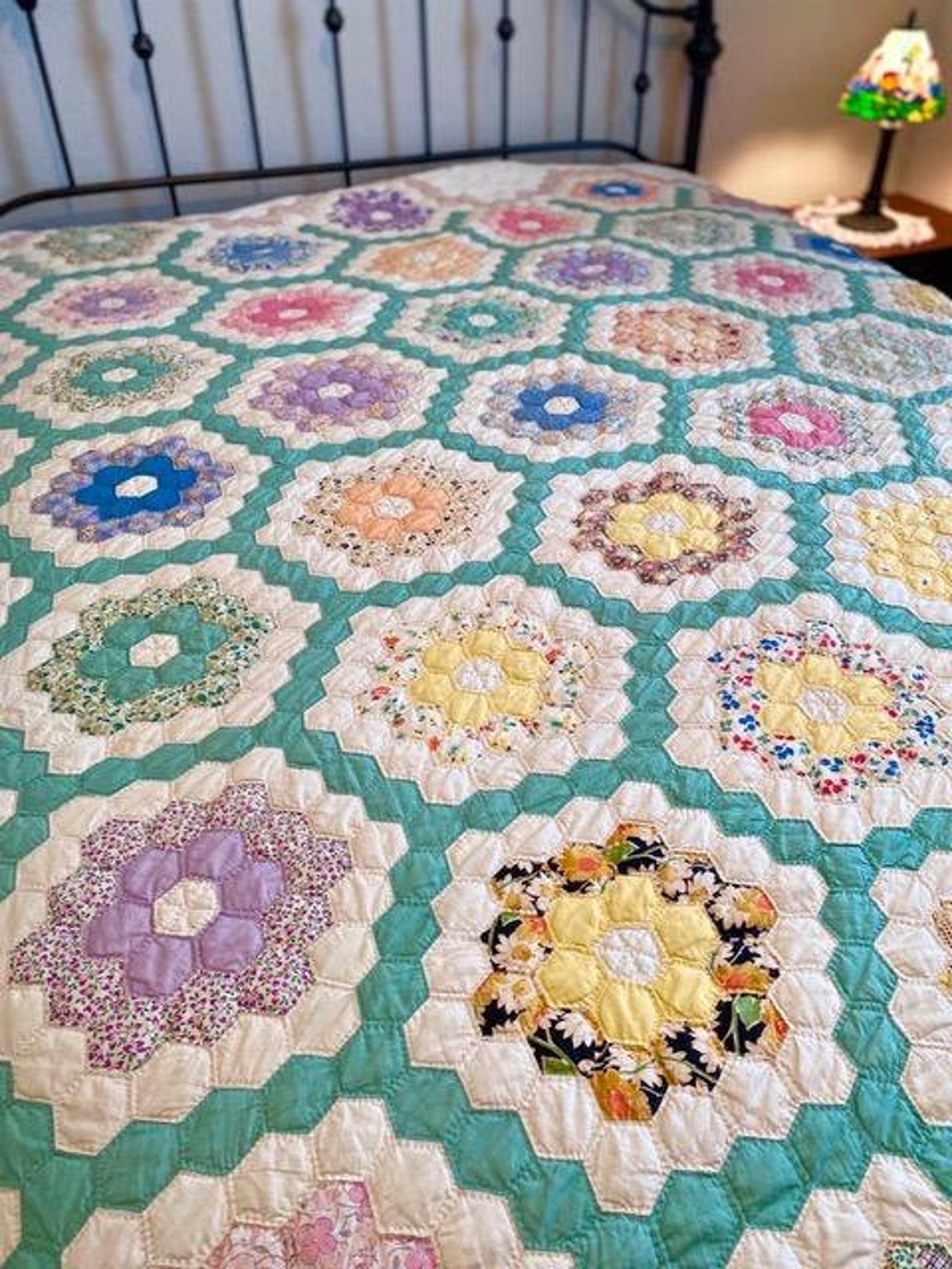 Grandmothers Flower Garden Vintage Quilts Handmade Grandmas Garden ...