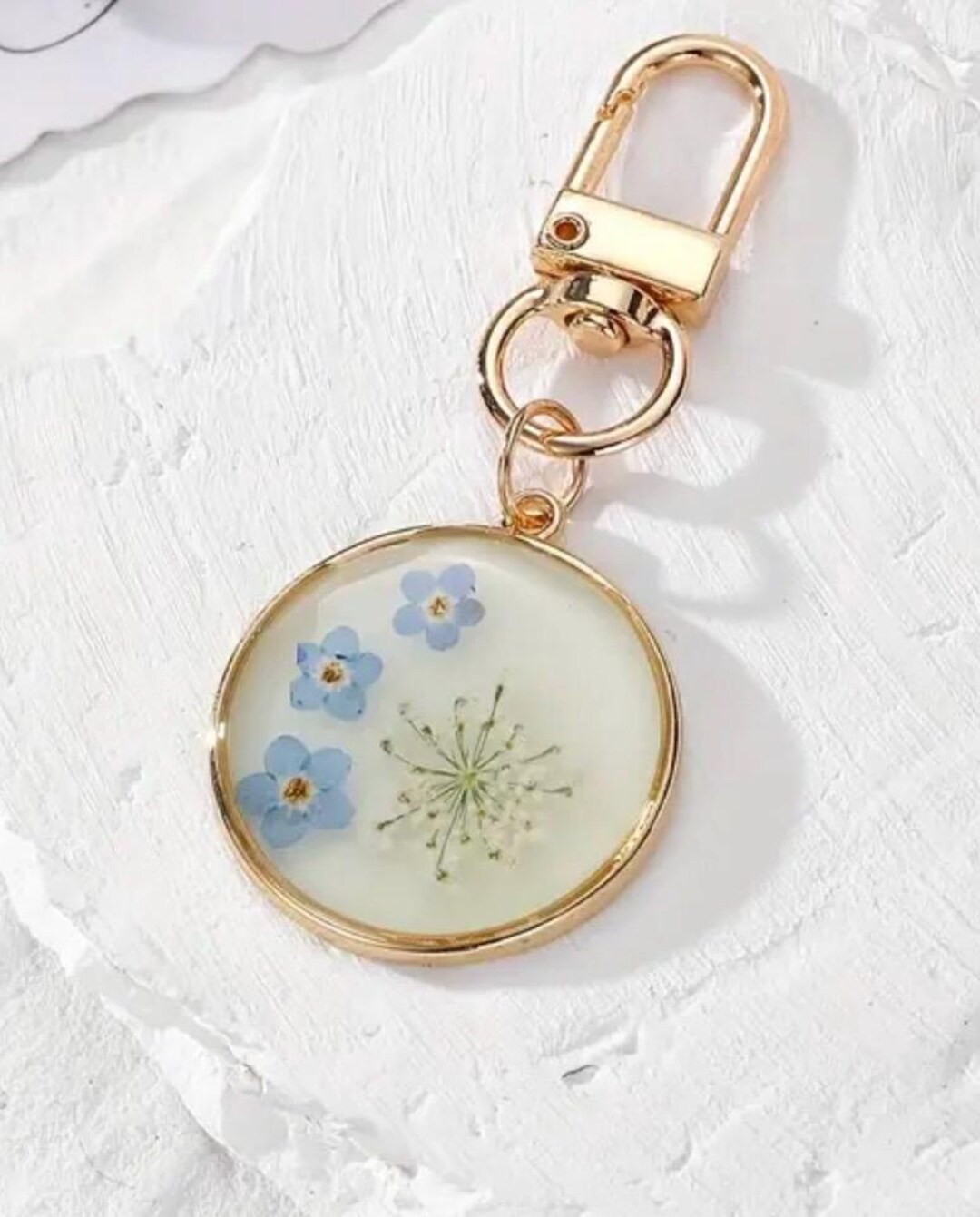Handmade Real Flower Keyring, Glow-in-the-dark Dried Flower Resin ...