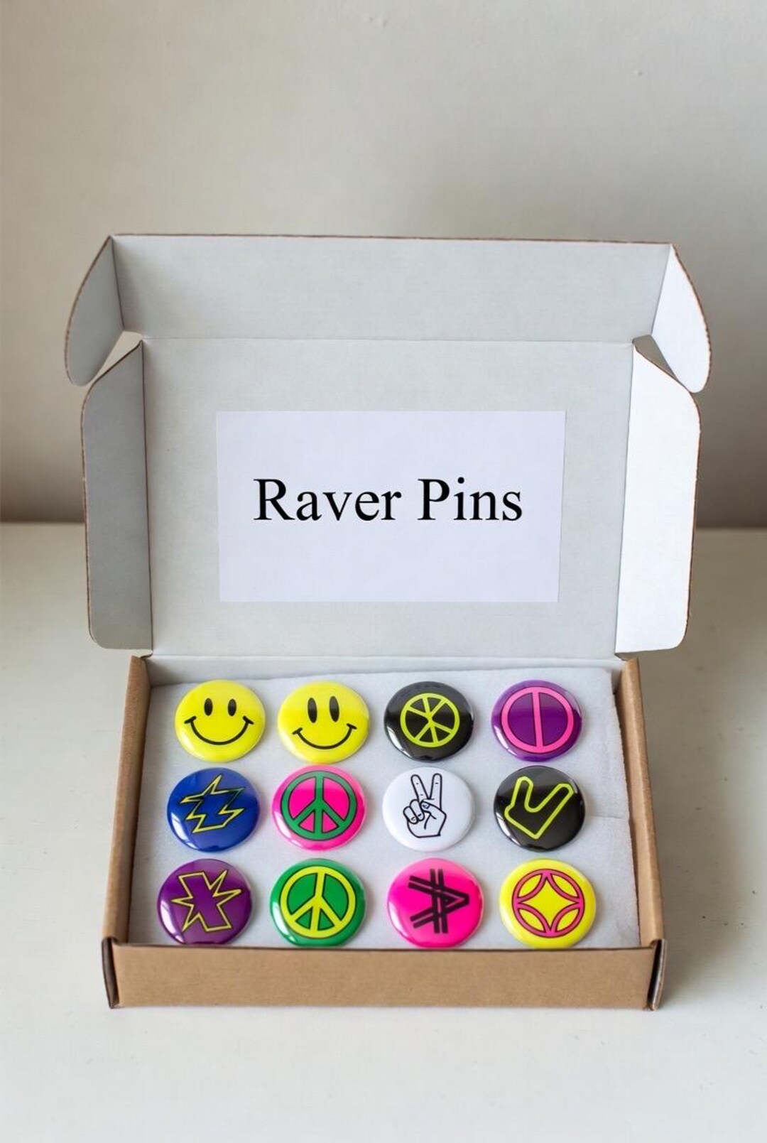 Raver Pins Gift Box · 16 Neon Smiley & Peace Badges · Techno Rave ...
