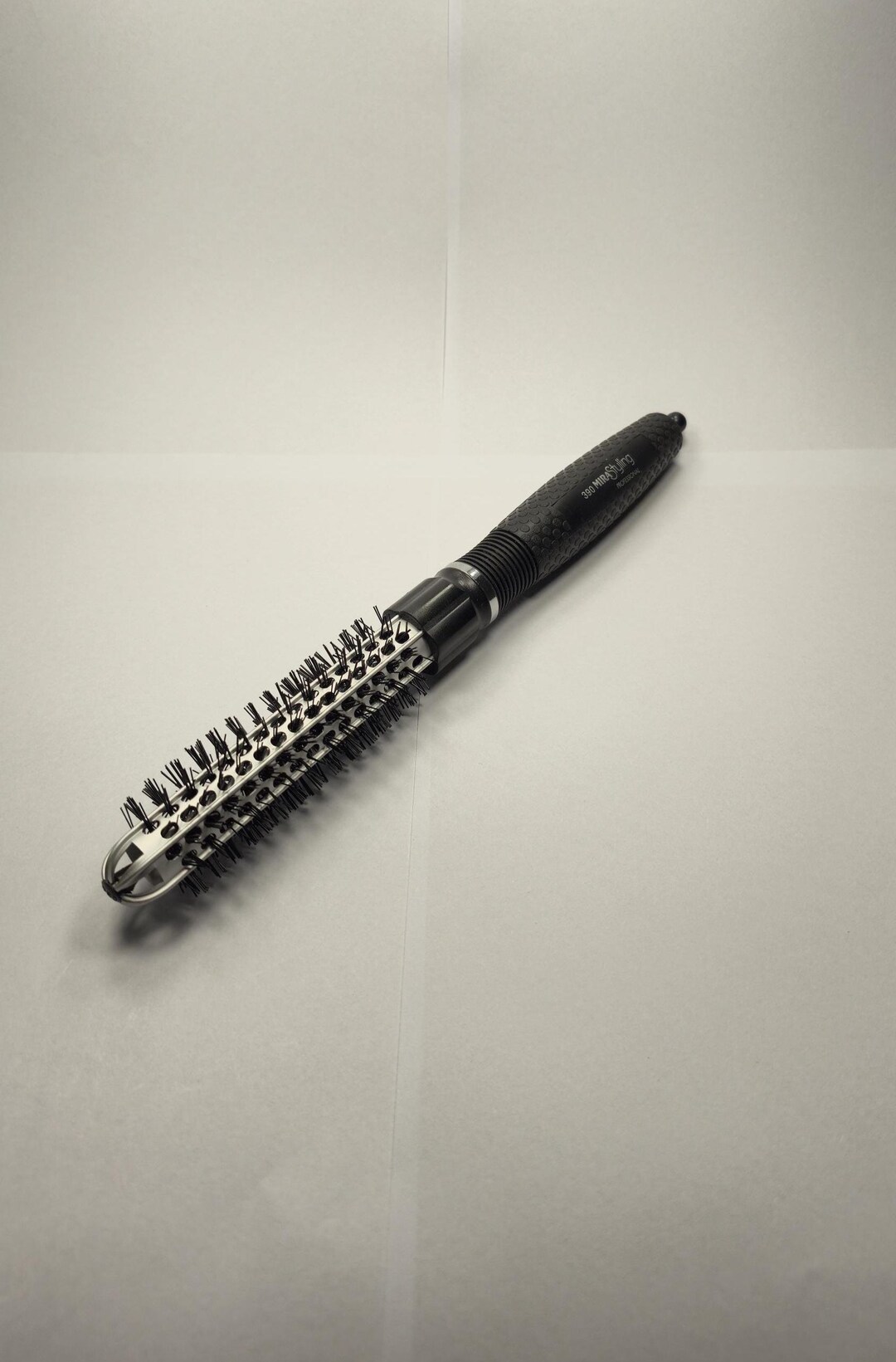 Professional Aluminum Small Round Hair Brush Mira – Ionic Anti-frizz ...