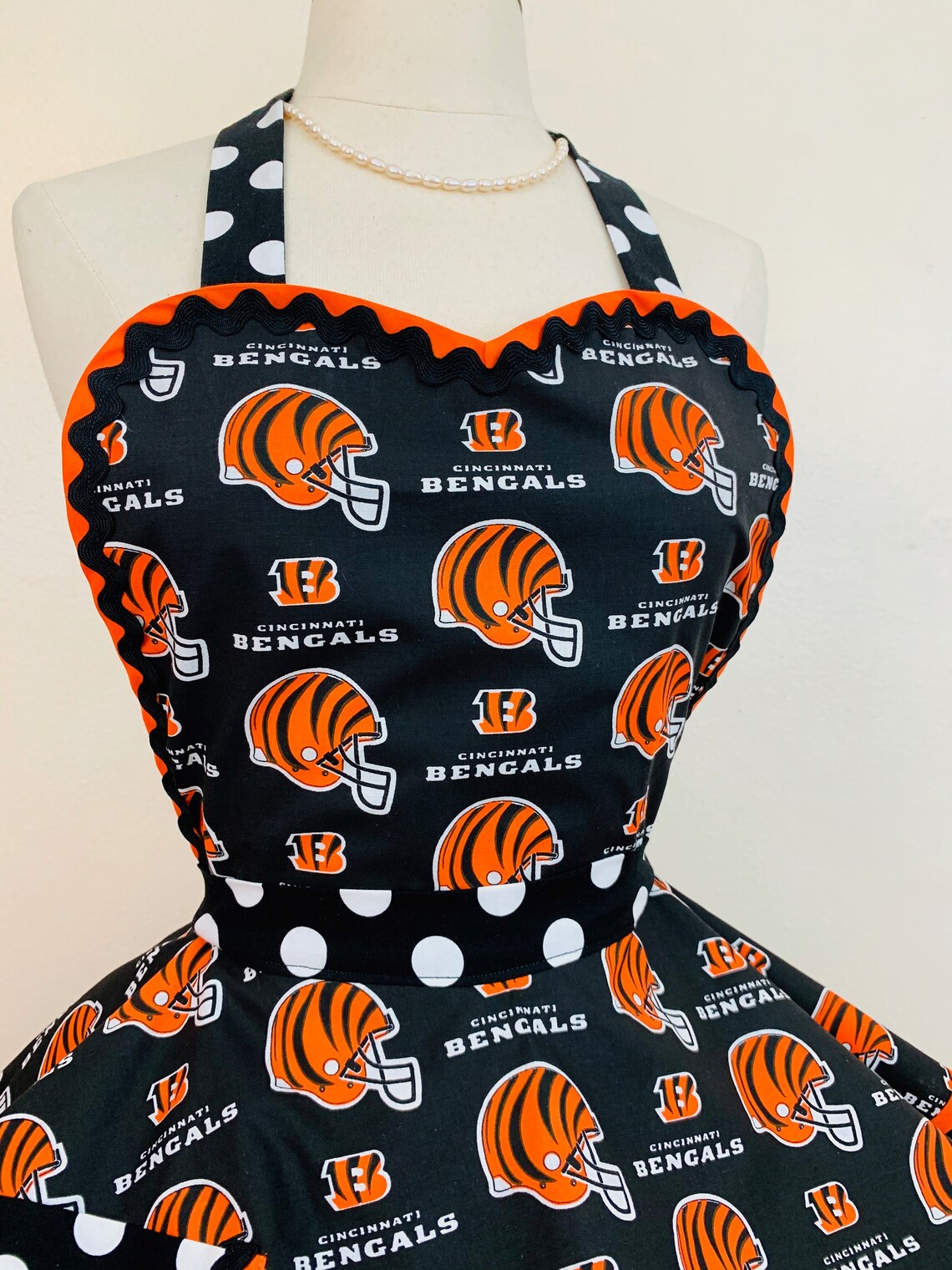 Cincinnati Bengals NFL Fan Girl Apron Tailgate Hostess Aprons | Etsy