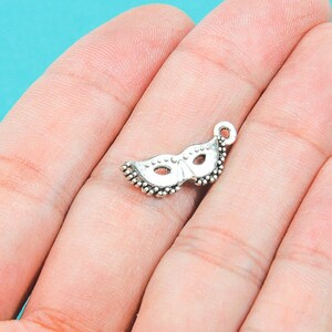 10 THEATER MASK Charm Pendants, Silver Tone Metal, Chs0081 - Etsy