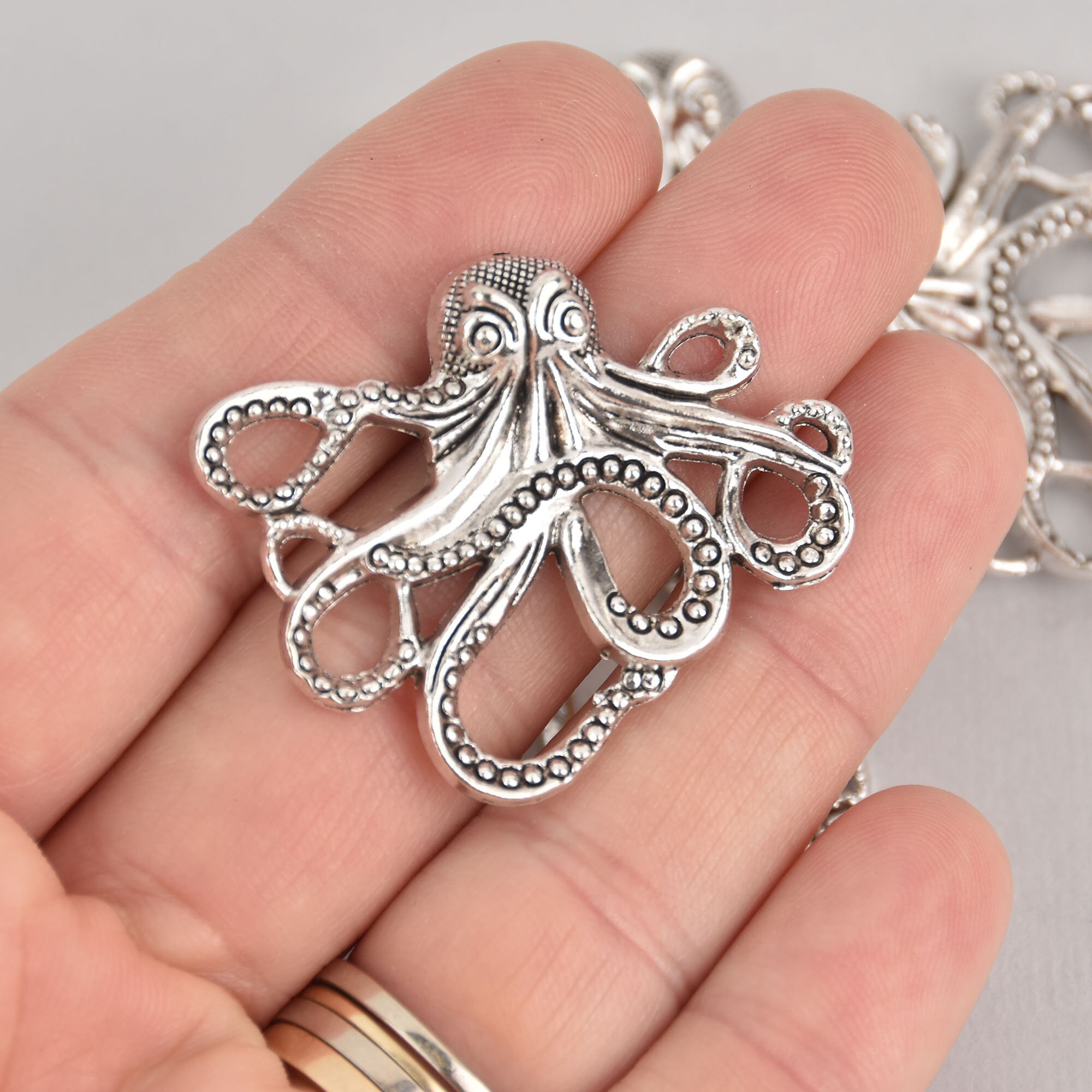 2 Large OCTOPUS Charms, Antique Silver Tone Metal . Chs7029 - Etsy