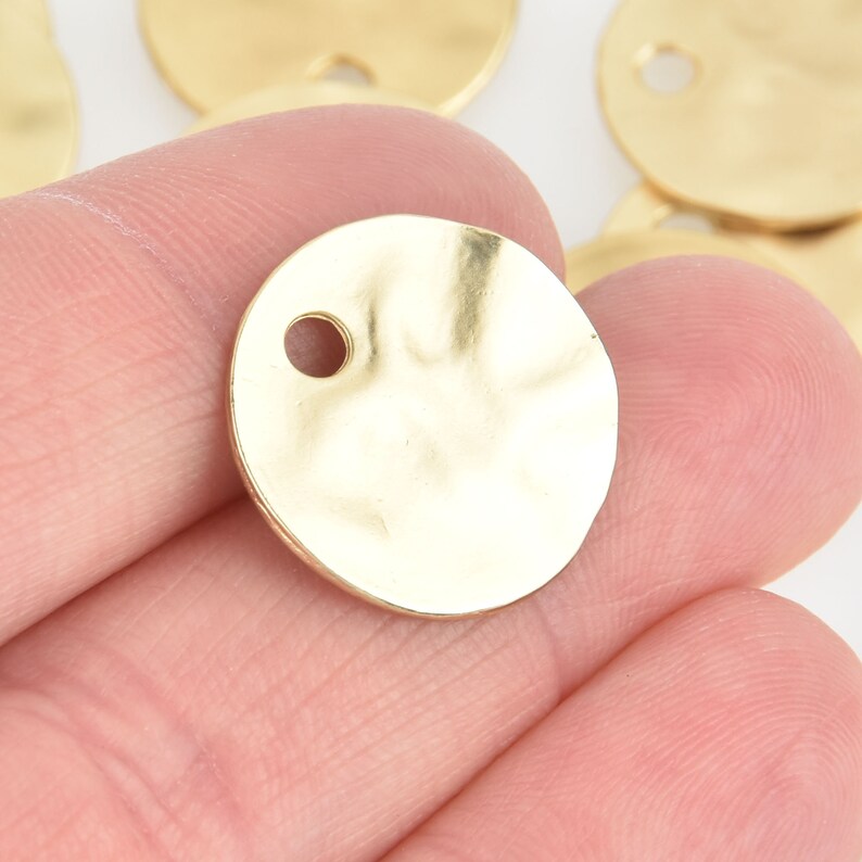10 MATTE GOLD Hammered Coin Sequin Charms 20mm 3/4 | Etsy