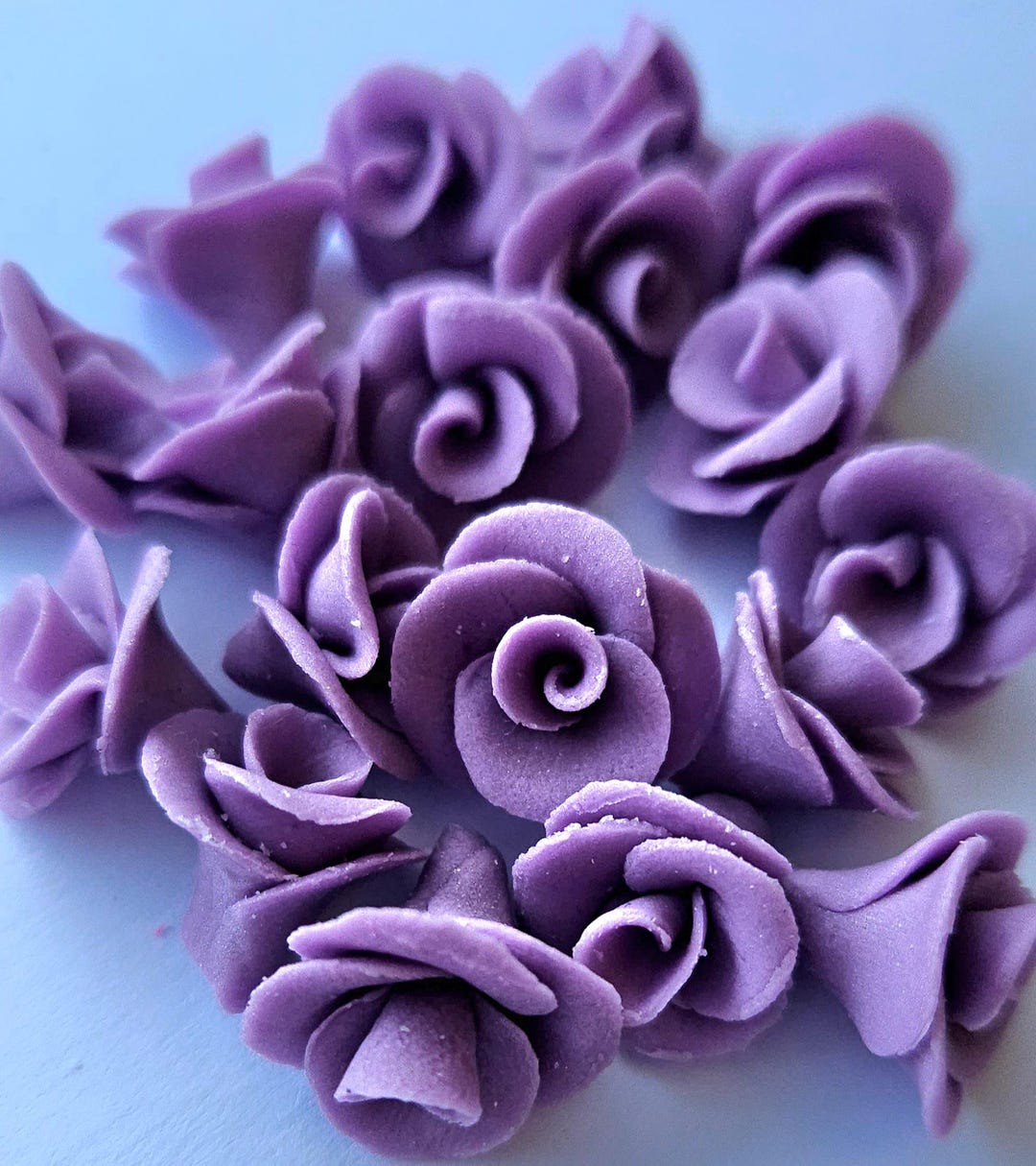 Mini Edible Roses – 20 Mid Purple Sugar Flowers for Cakes & Cupcakes ...