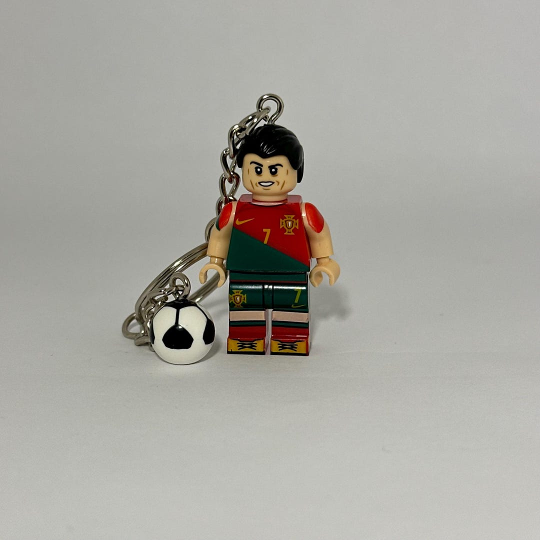 Cristiano Ronaldo Mini Figure Keychain - Football Soccer Gift for Geek ...