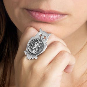 Coin Ring With the Running Man Coin Medallion on Owl Noa Tam Coin ...