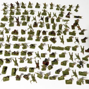 Vintage AIRFIX Set of 140 Plastic WWII U.S. Army Military Figures Men W ...