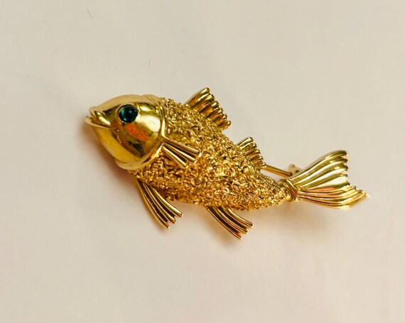 Crown Trifari Gold Textured Koi Fish Brooch - Gem