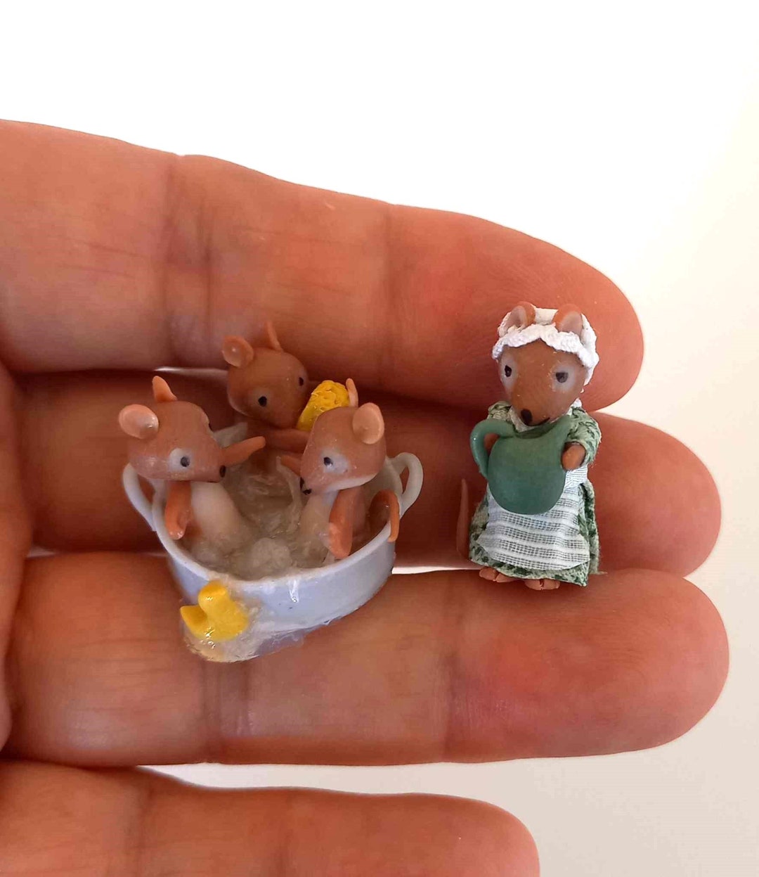 OOAK Quarter Scale Brambly Hedge Mice. - Etsy