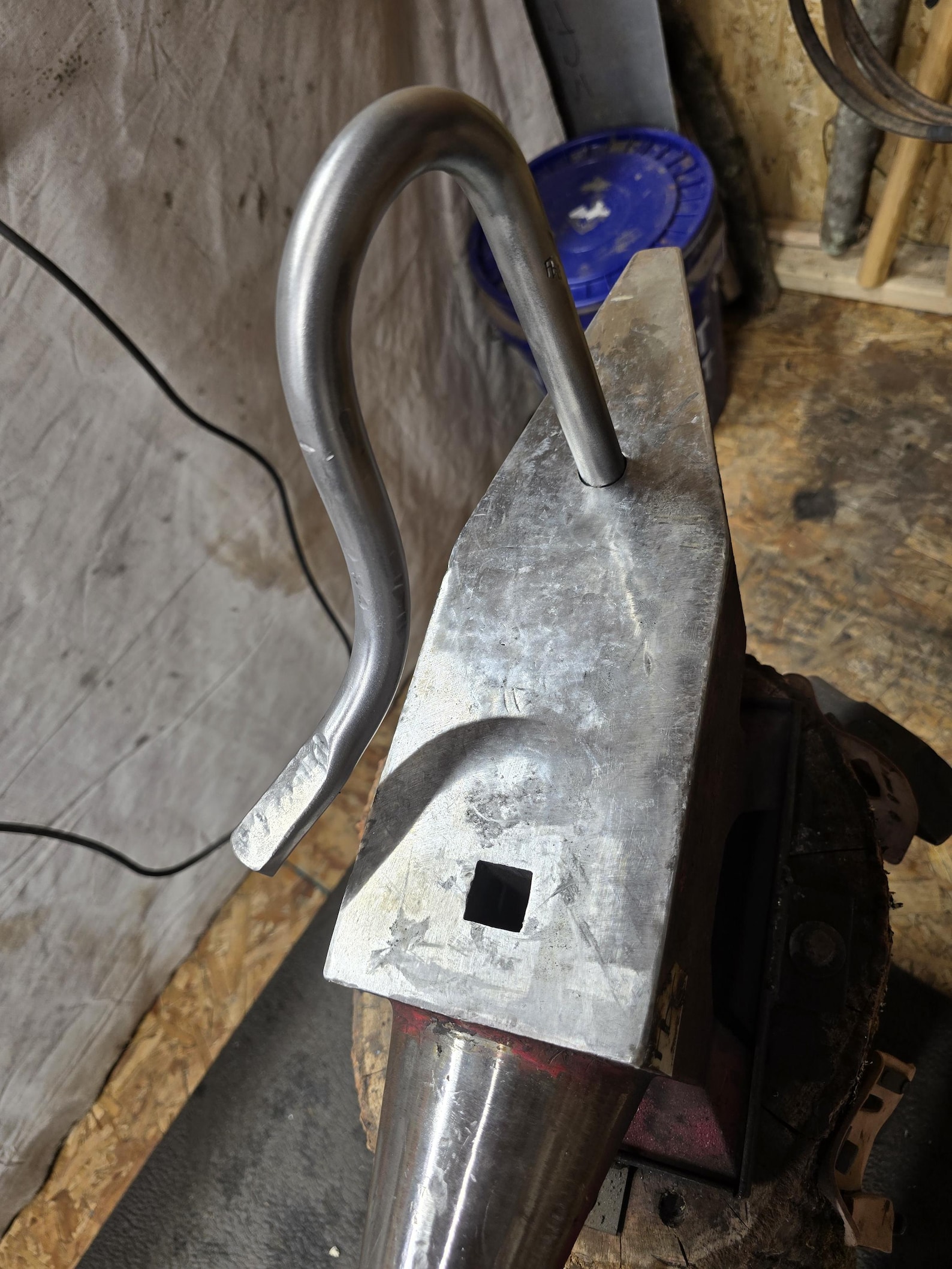 Anvil Holdfast: 3/4" Round Stock, Hardy Hole Friction Vise - Etsy UK
