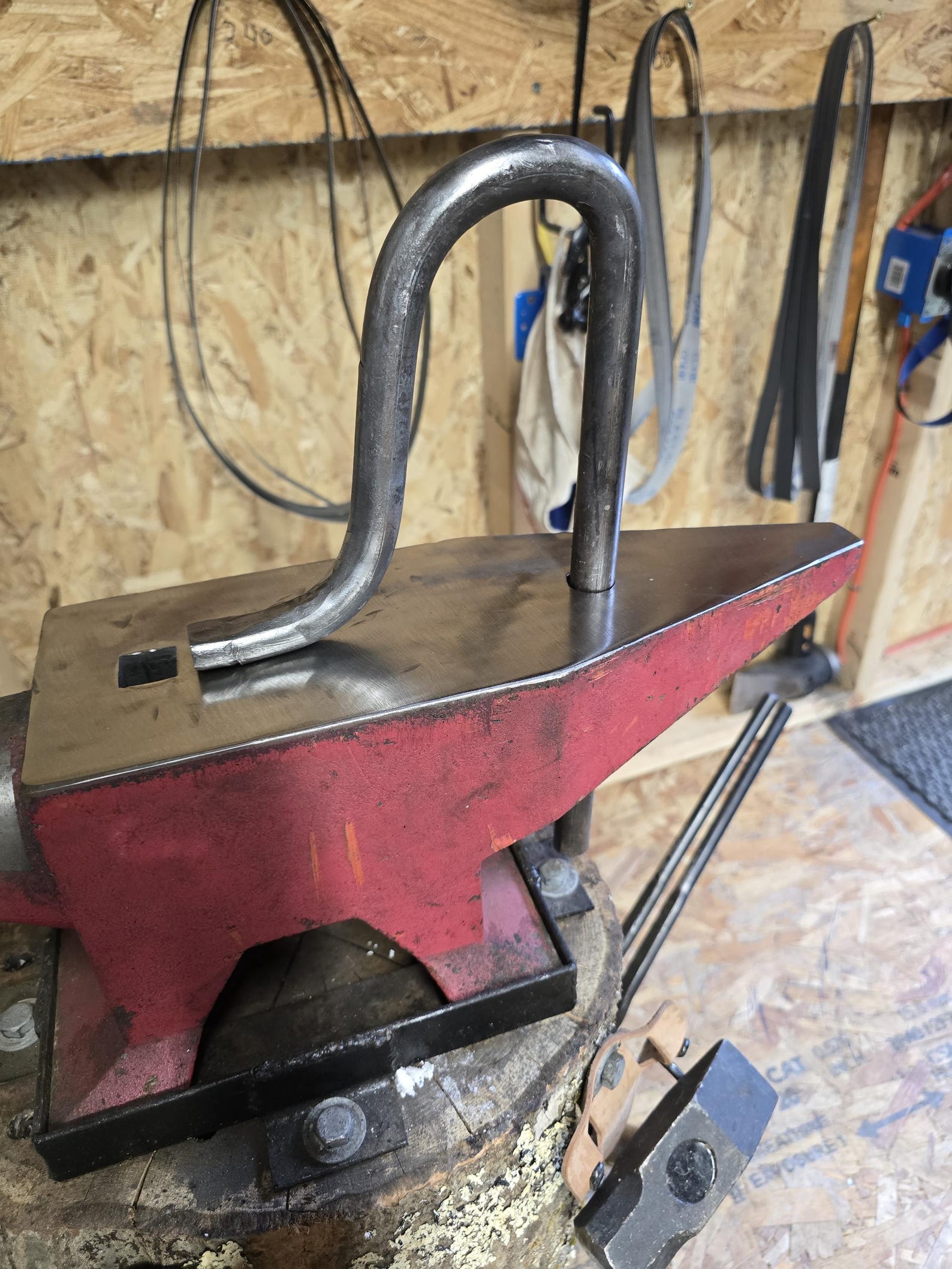Anvil Holdfast: 3/4" Round Stock, Hardy Hole Friction Vise - Etsy UK