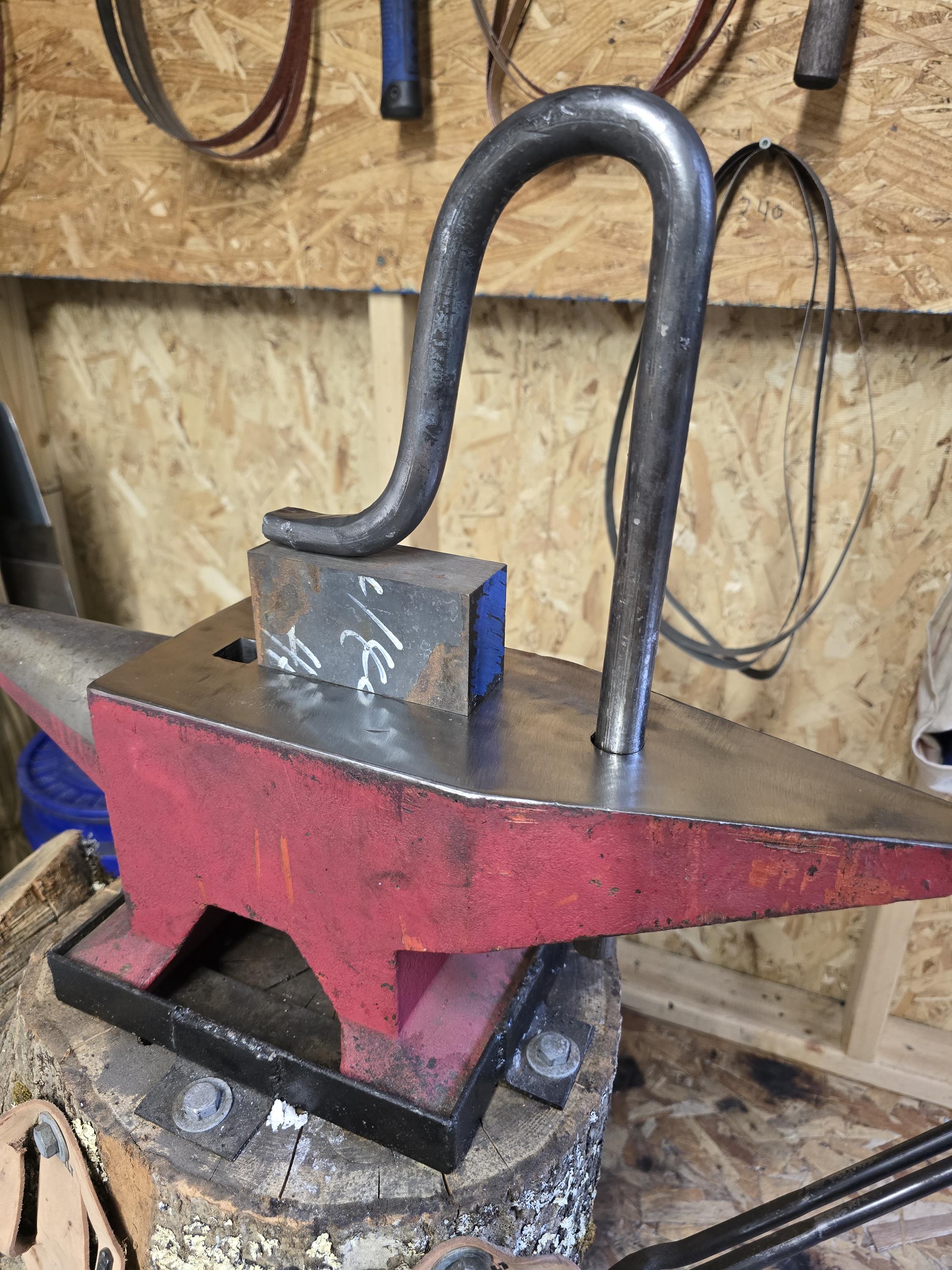 Anvil Holdfast: 3/4" Round Stock, Hardy Hole Friction Vise - Etsy UK