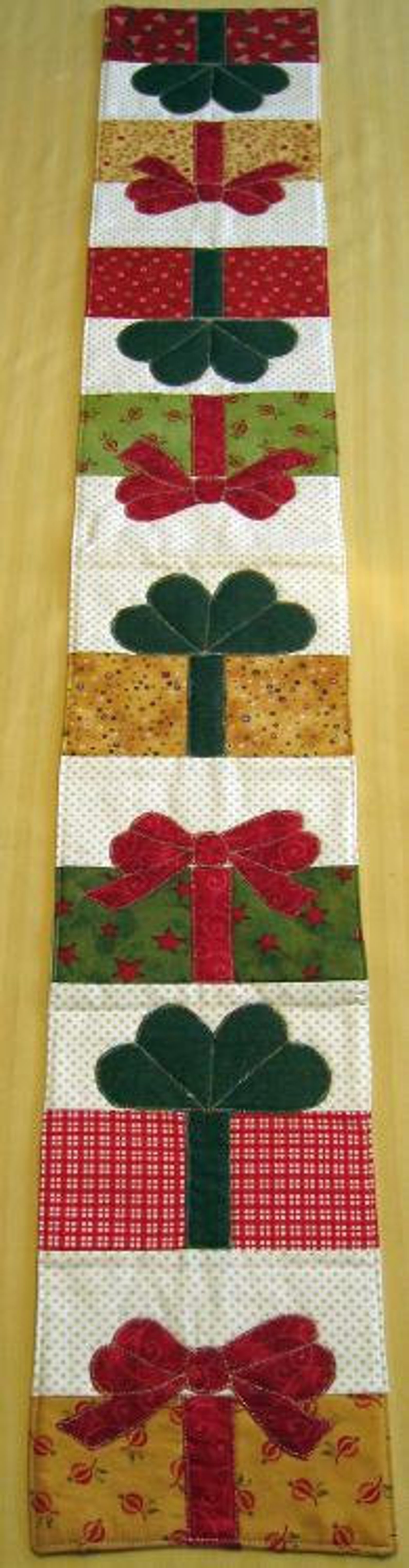 Presents a Plenty Table Runner Pattern - Downloadable Version - Etsy