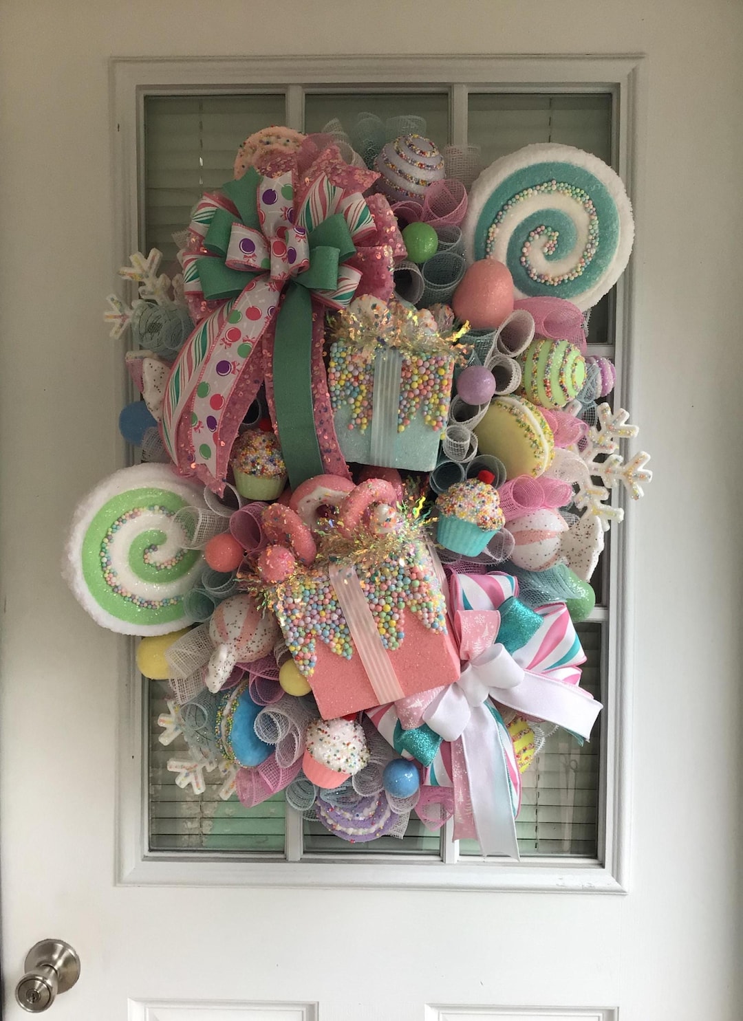 Candyland Christmas, Sweet Shop Holiday Décor, Presents, Lollipops ...