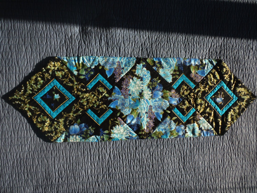 Blue Roses Quilted Table Runner - Etsy