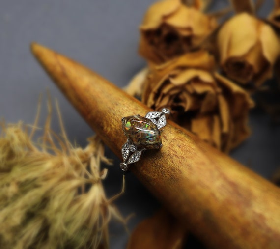 Dried flower memorial jewelry store