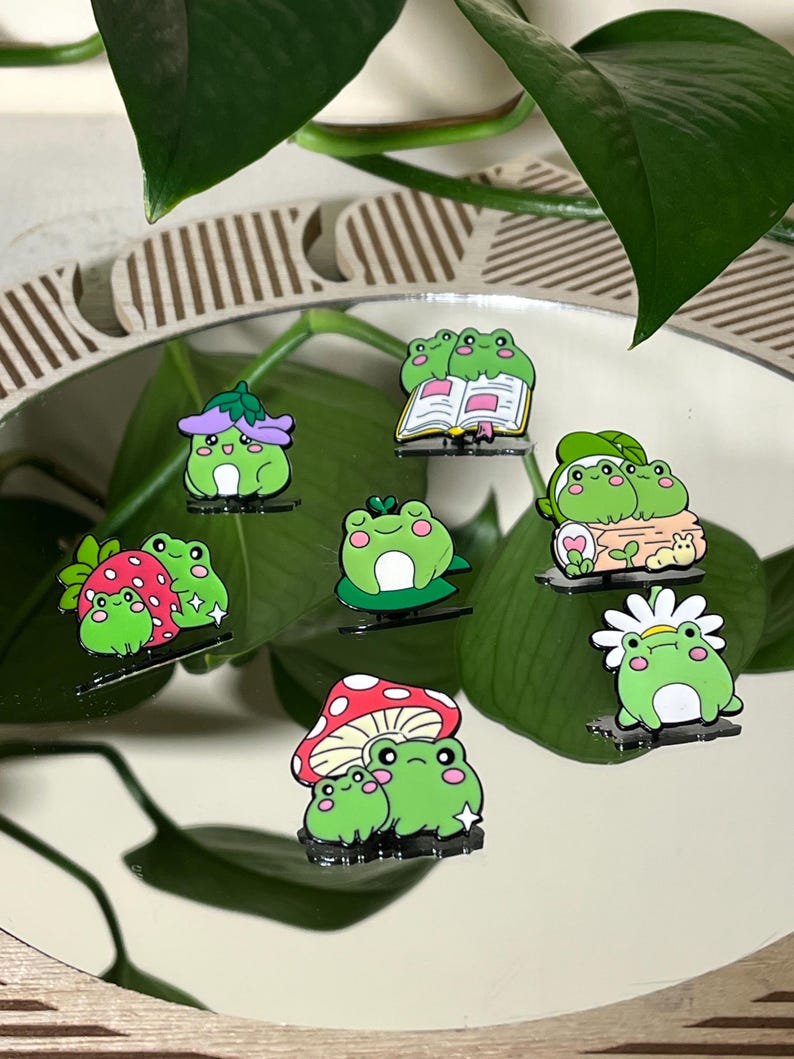 Daisy Frog 1 Inch Pin | Whimsical Toad Pins - Etsy