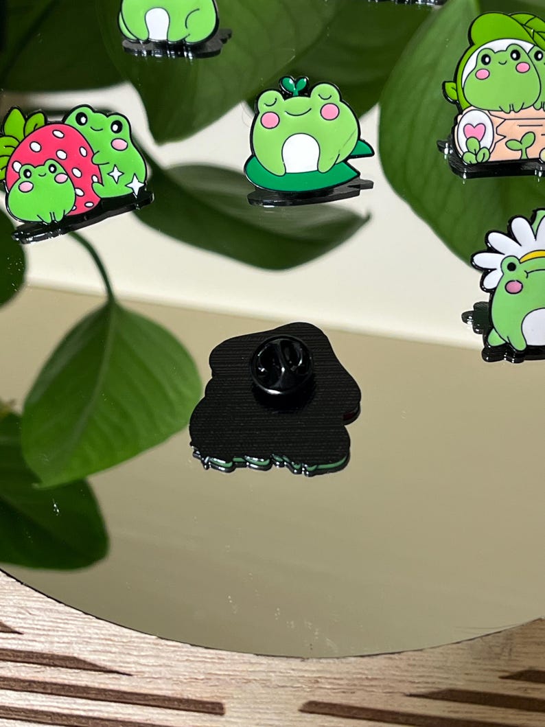 Daisy Frog 1 Inch Pin | Whimsical Toad Pins - Etsy