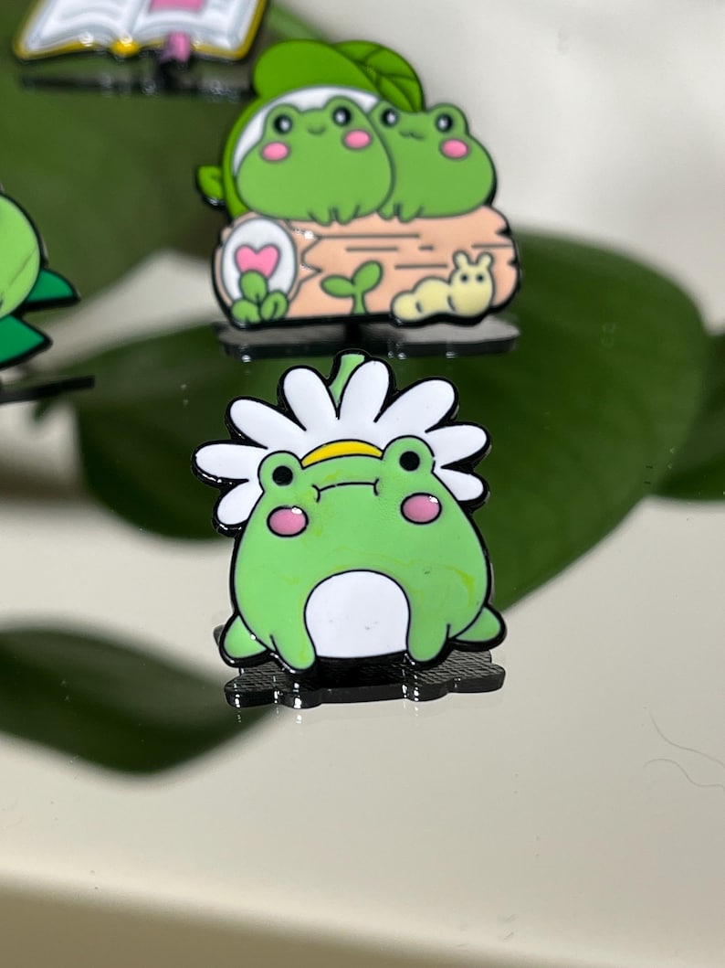 Daisy Frog 1 Inch Pin | Whimsical Toad Pins - Etsy