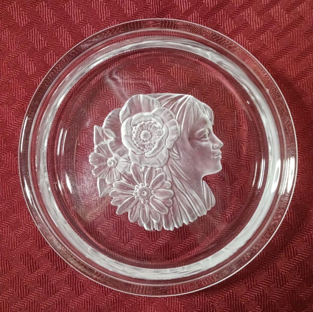 Hoya Japanese Crystal Art Engraving Hawaiian Maiden 5" Wine Bottle ...