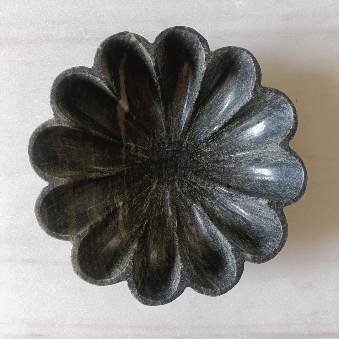 Decorative 9 Inch Greyish Black Ruffle Bowl Ribbed Wave Fruit Bowl for ...