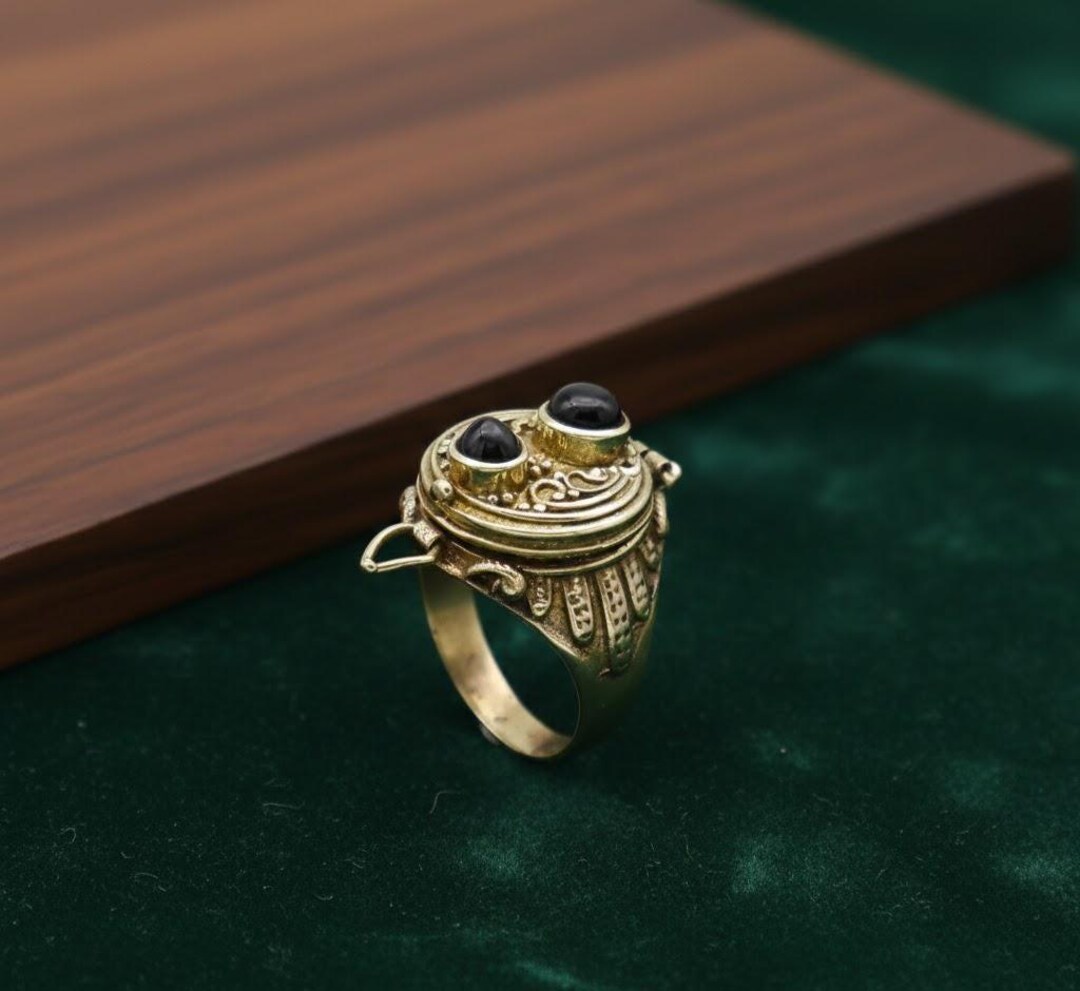Gold Poison Ring, Secret Compartment Ring, Vintage Locket Ring, Gothic ...
