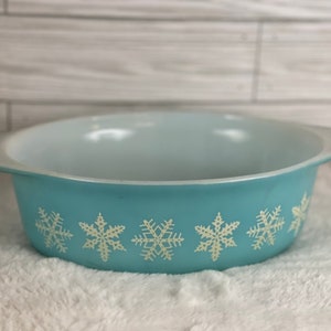 Pyrex Snowflake Oval 1.5qt Casserole White on Turquoise 043 With LID - Etsy