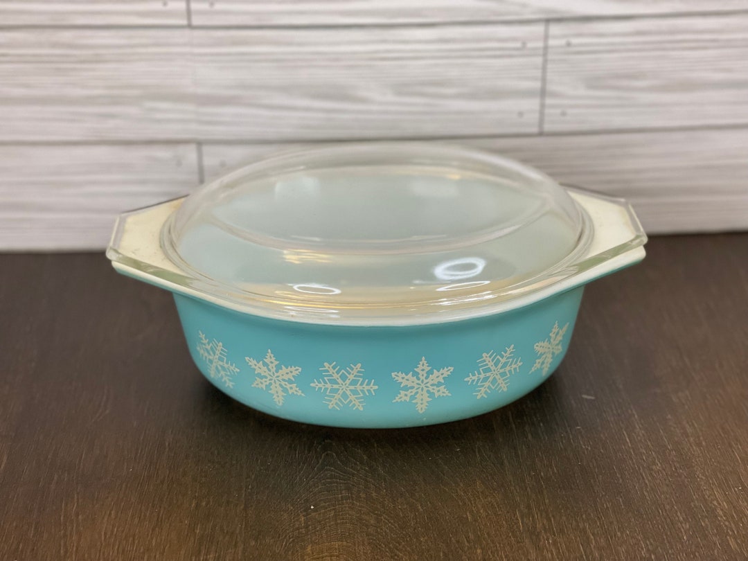 Pyrex Snowflake Oval 1.5qt Casserole White on Turquoise 043 With LID - Etsy